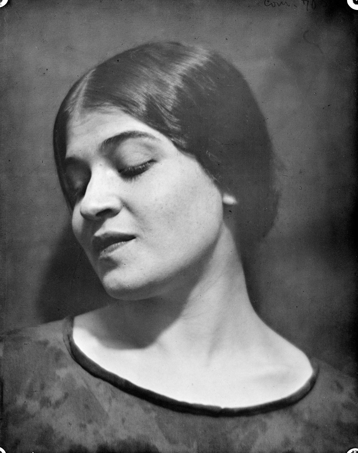 La vida de Tina Modotti, en Confidencial: Historias de feminismo ...
