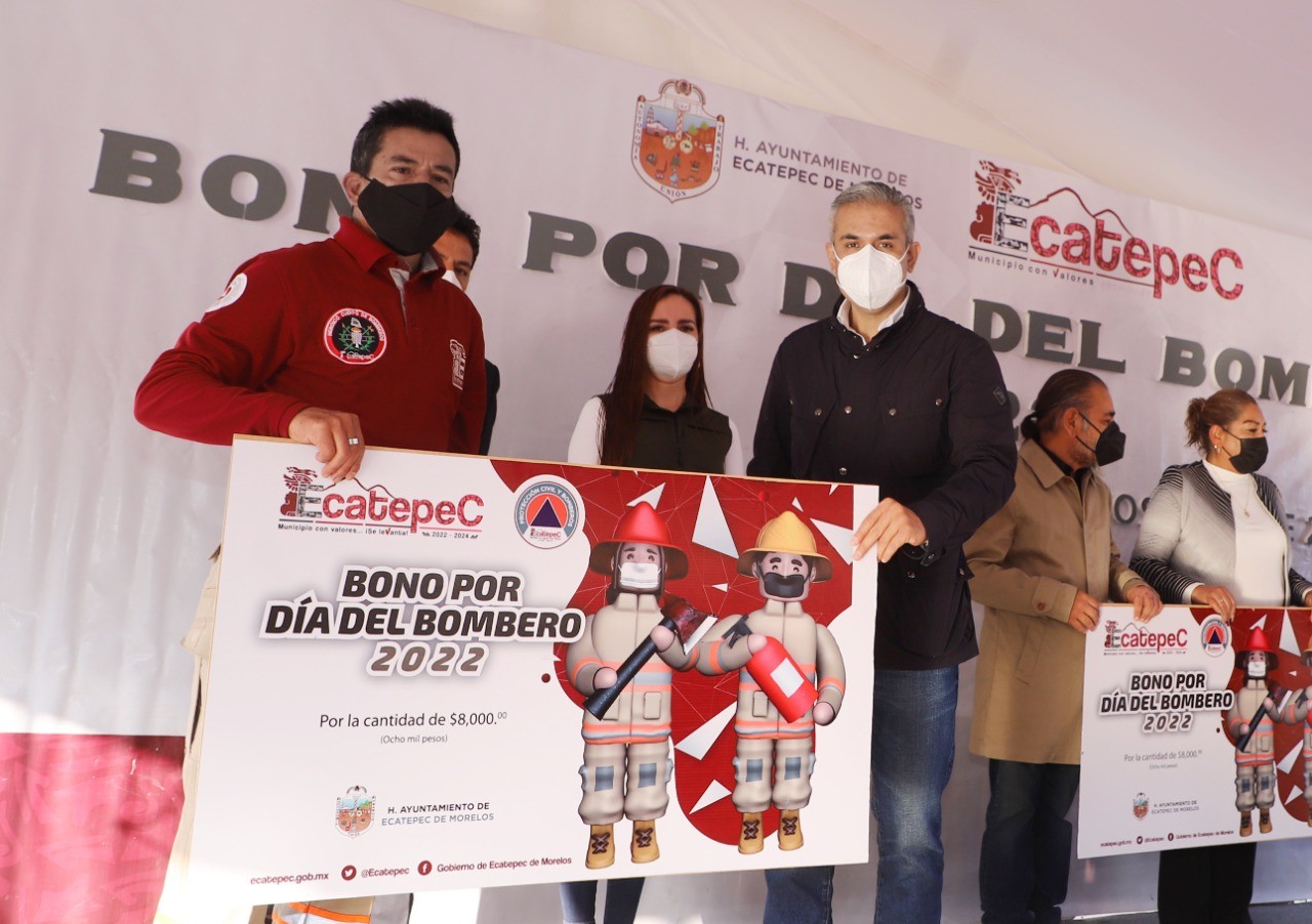 Alcalde de Ecatepec entrega bonos económicos a 164 elementos del Heroico Cuerpo de Bomberos ...
