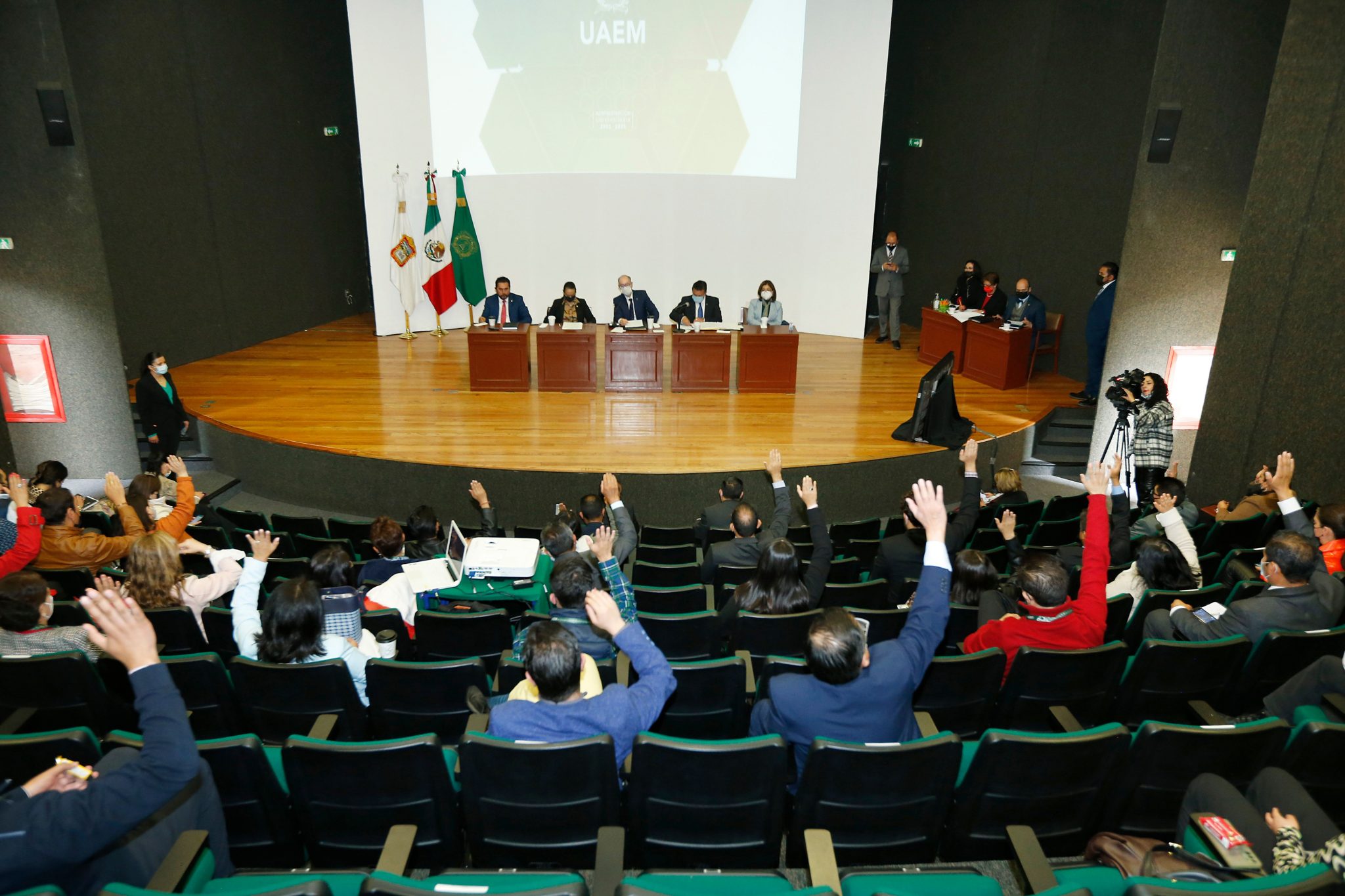 UAEMéx reconoce excelencia académica de su comunidad con preseas ...