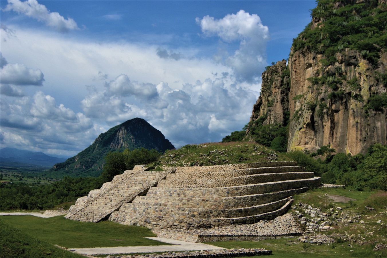 La escultura “La puerta al inframundo” regresa a su pueblo después de ...
